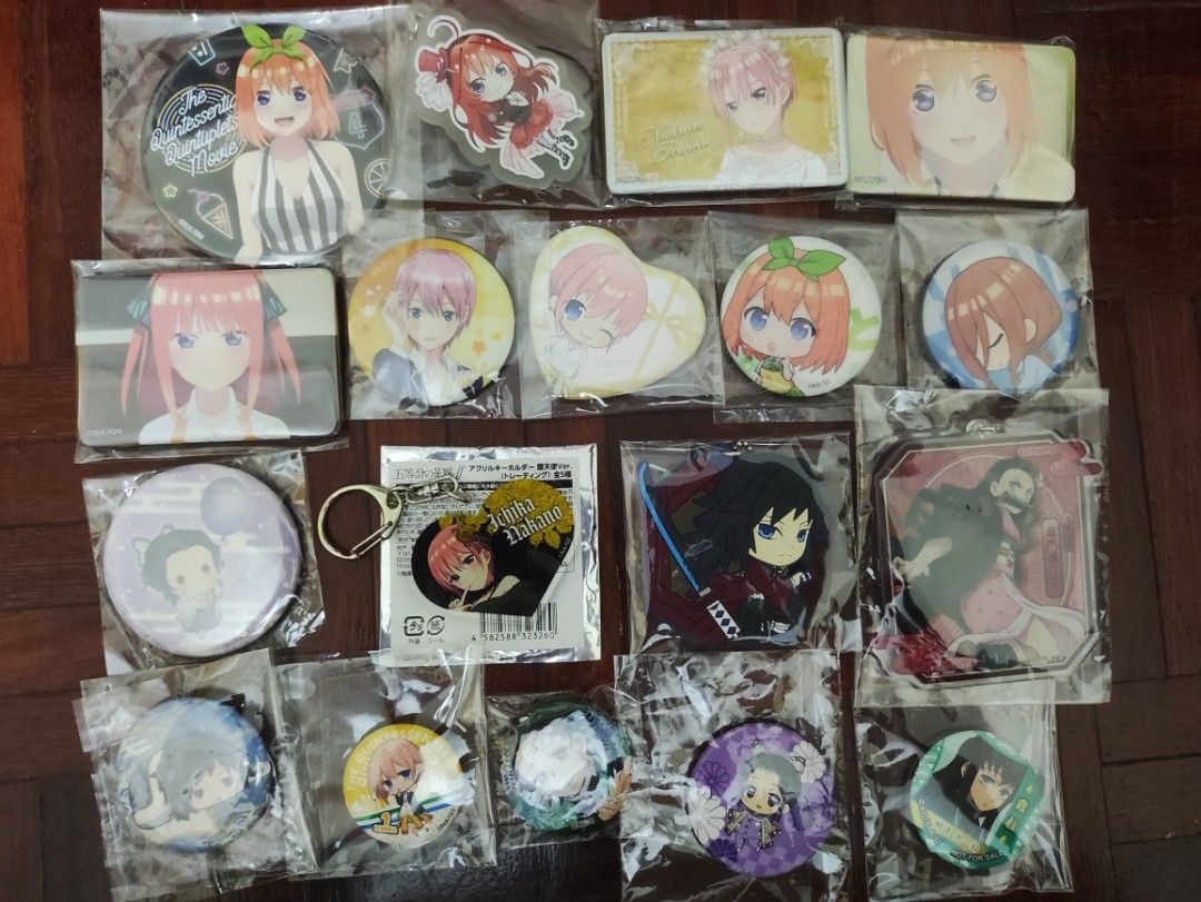 Keychain and tin badge( Demon slayer, The Quintessential Quintuplets ...