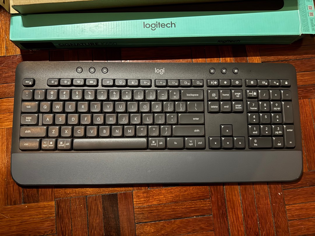 Logitech K650 Keyboard + Logitech M650L Mouse, Computers & Tech, Parts ...