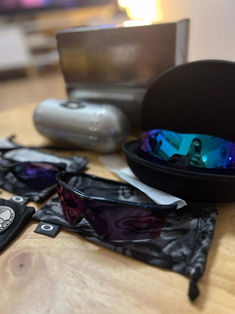 Oakley Brain dead collab, shoes and 2 sunglasses, Men's Fashion ...