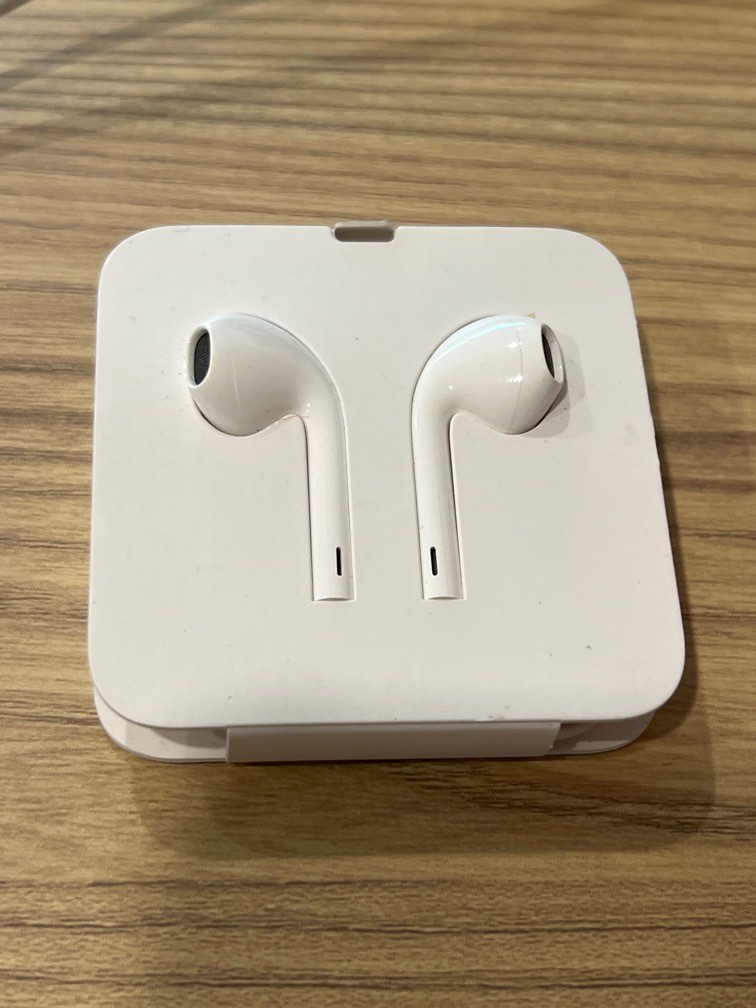Original Apple Wire EarPod Lighting, Audio, Earphones on Carousell