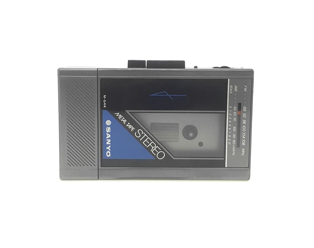 Sanyo M-G44 Walkman Cassette Player AM/FM Radio In Excellent Working ...
