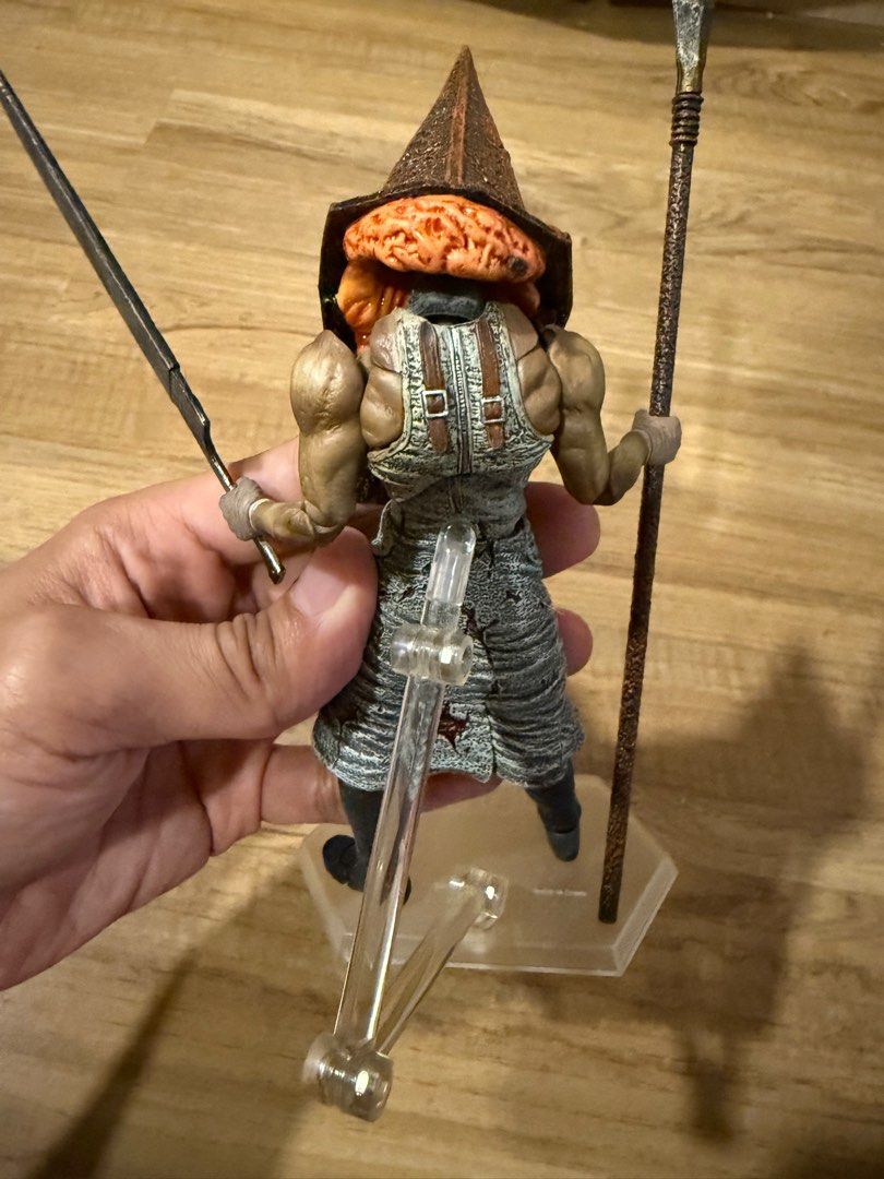 Silent Hill 2 figure - Figma Red Pyramid Thing, Hobbies & Toys ...