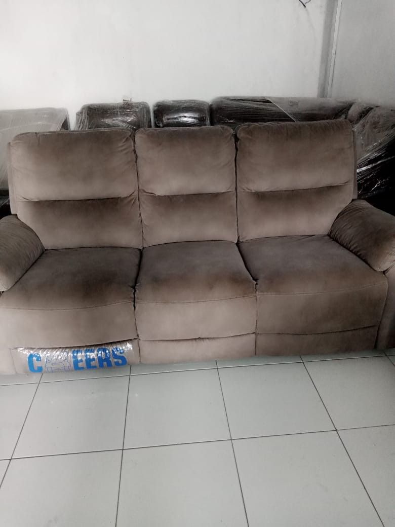 Sofa cheers informa, Perabotan Rumah di Carousell