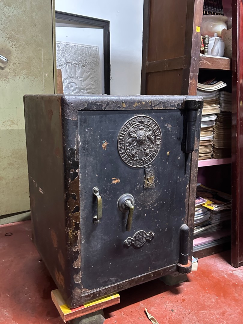 Vintage Milners Patent Fire Resisting Safe Box, Hobbies & Toys ...