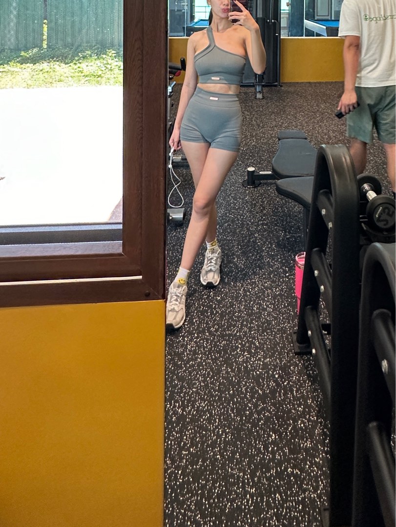 Work out set, Women's Fashion, Activewear on Carousell