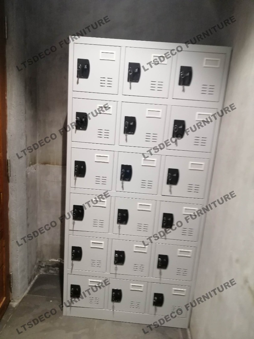 18 DOOR STEEL LOCKER OFFICE PARTITION OFFICE TABLES, Furniture & Home ...