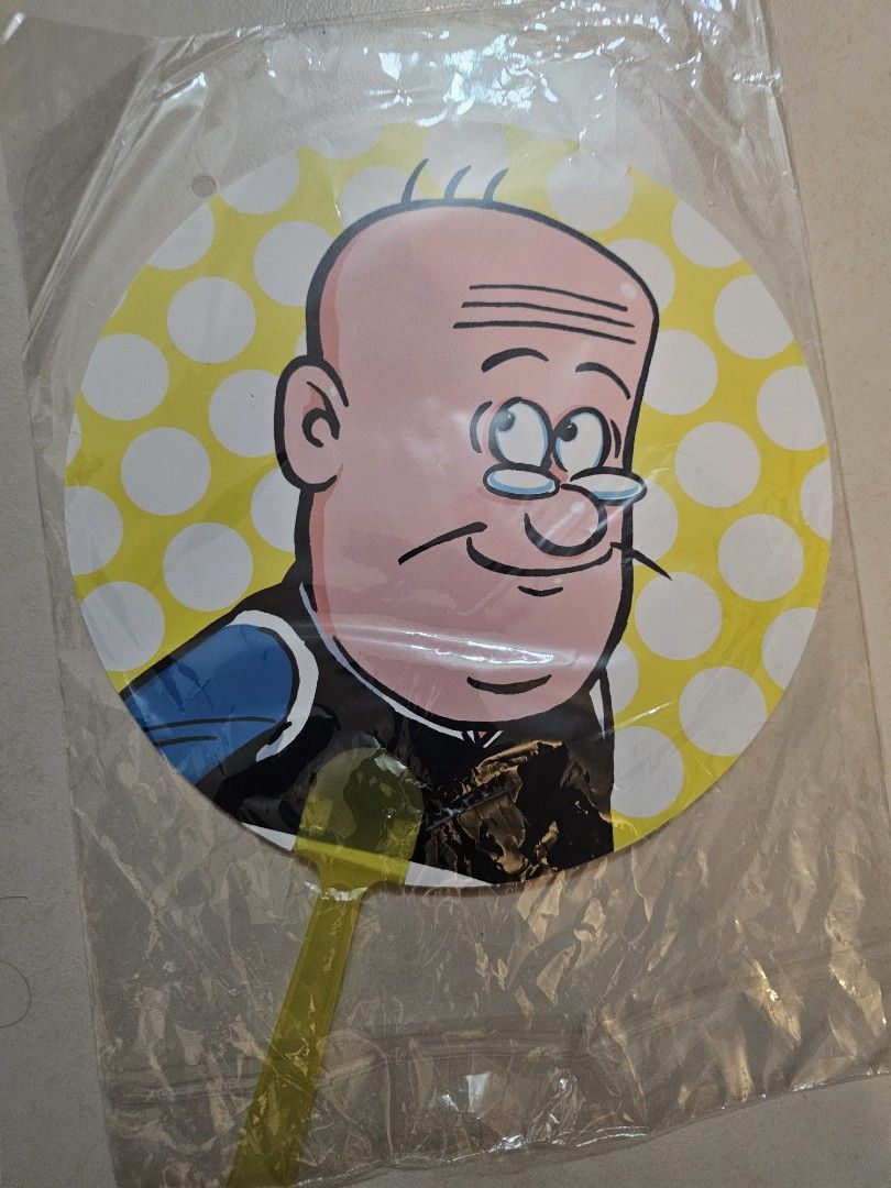 全新老夫子/大番薯/秦先生/陳小姐造型圓型手搖膠扇，一套4款，7吋直徑, 興趣及遊戲, 收藏品及紀念品, 明星周邊 - Carousell