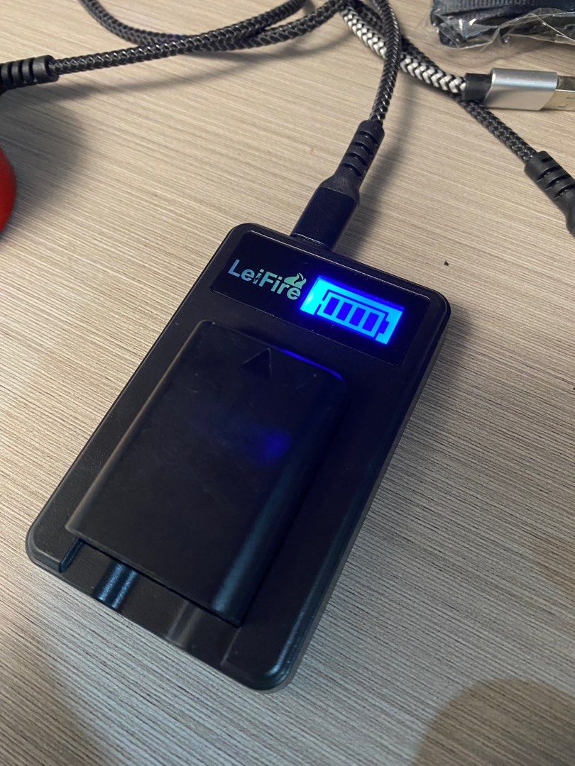 NP-FW50 相機電池+充電器 , 可用USB尿袋充電。SONY A5100 A6400 A7M2 A7R2可用, 攝影器材, 攝影配件, 電池及充電器 - Carousell