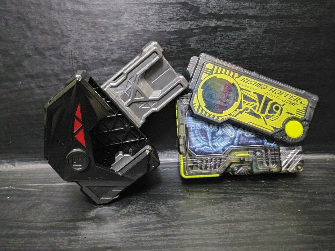 BANDAI KAMEN RIDER ZERO ONE DX PROGRISE KEY RISING HOPPER & Progrise ...
