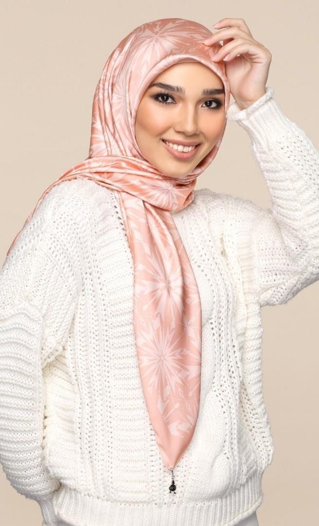 Duck Frozen Square in Fire, Women's Fashion, Muslimah Fashion, Hijabs ...