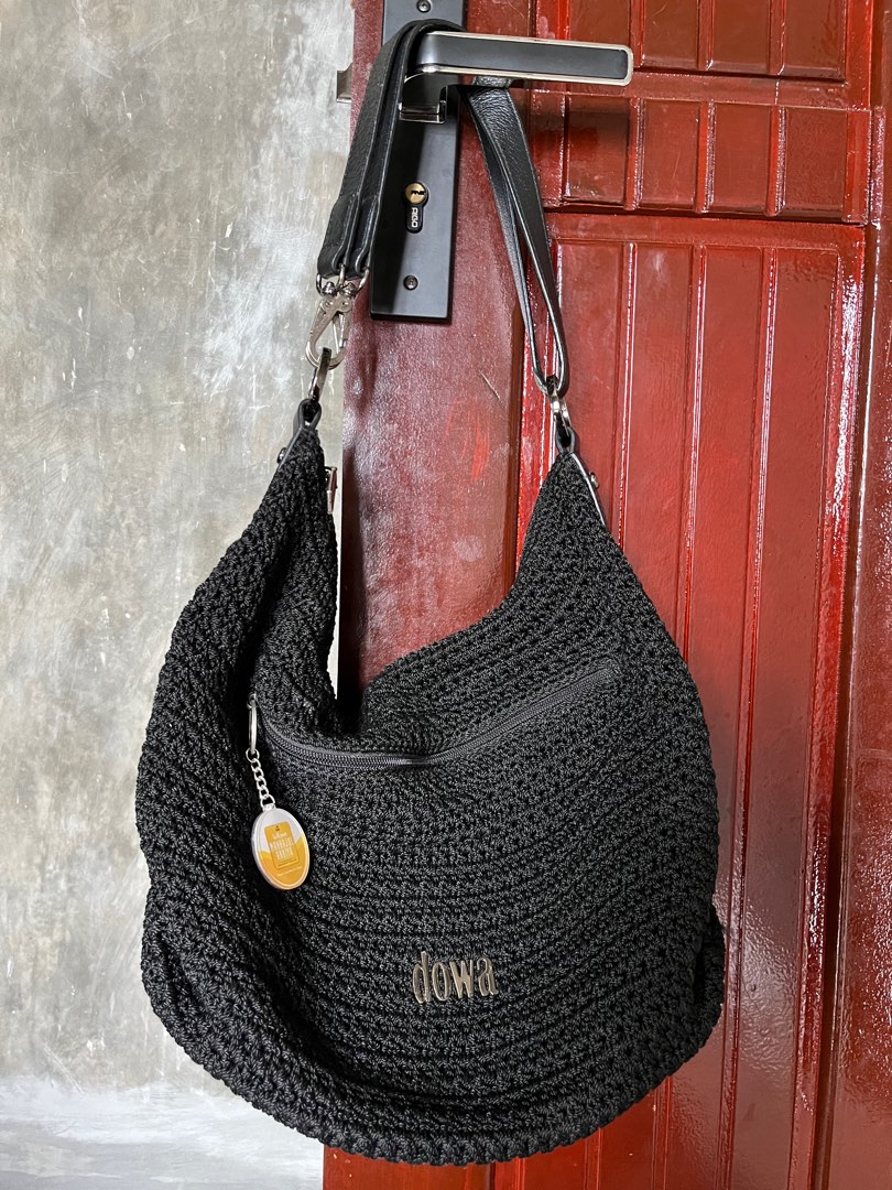 Tas hobo Dowa, Fesyen Wanita, Tas & Dompet di Carousell