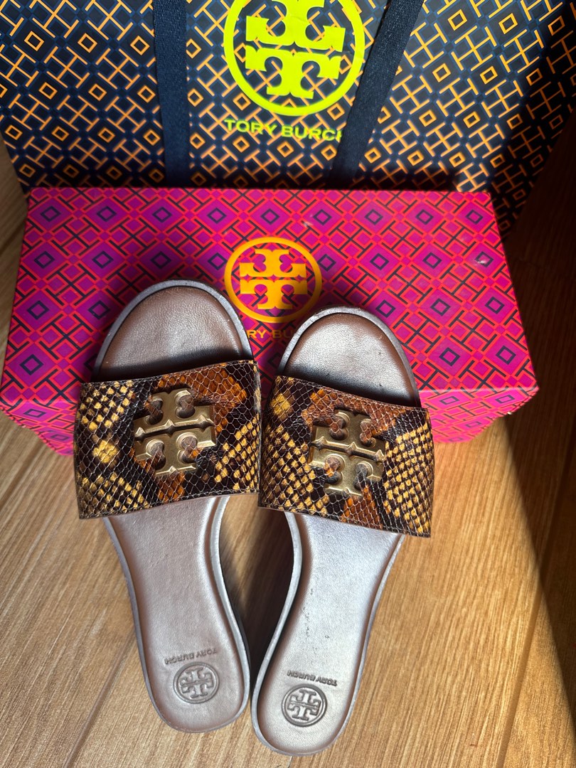Tory burch everly slide, Women's Fashion, Footwear, Flats & Sandals on ...