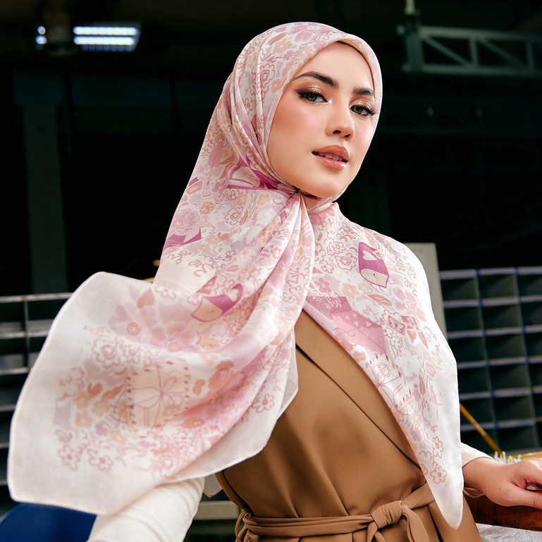 TUDUNG RUFFLE WARKAH COLLECTION IN VANILLA , Women's Fashion, Muslimah ...