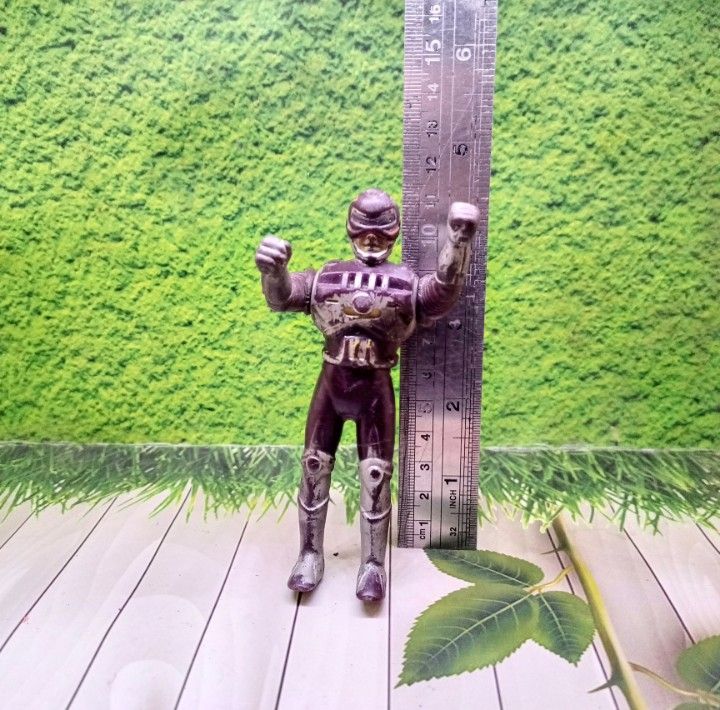 VINTAGE - Figure Robot Ungu Jadul - Ksatria Baja Hitam Wannabe ...