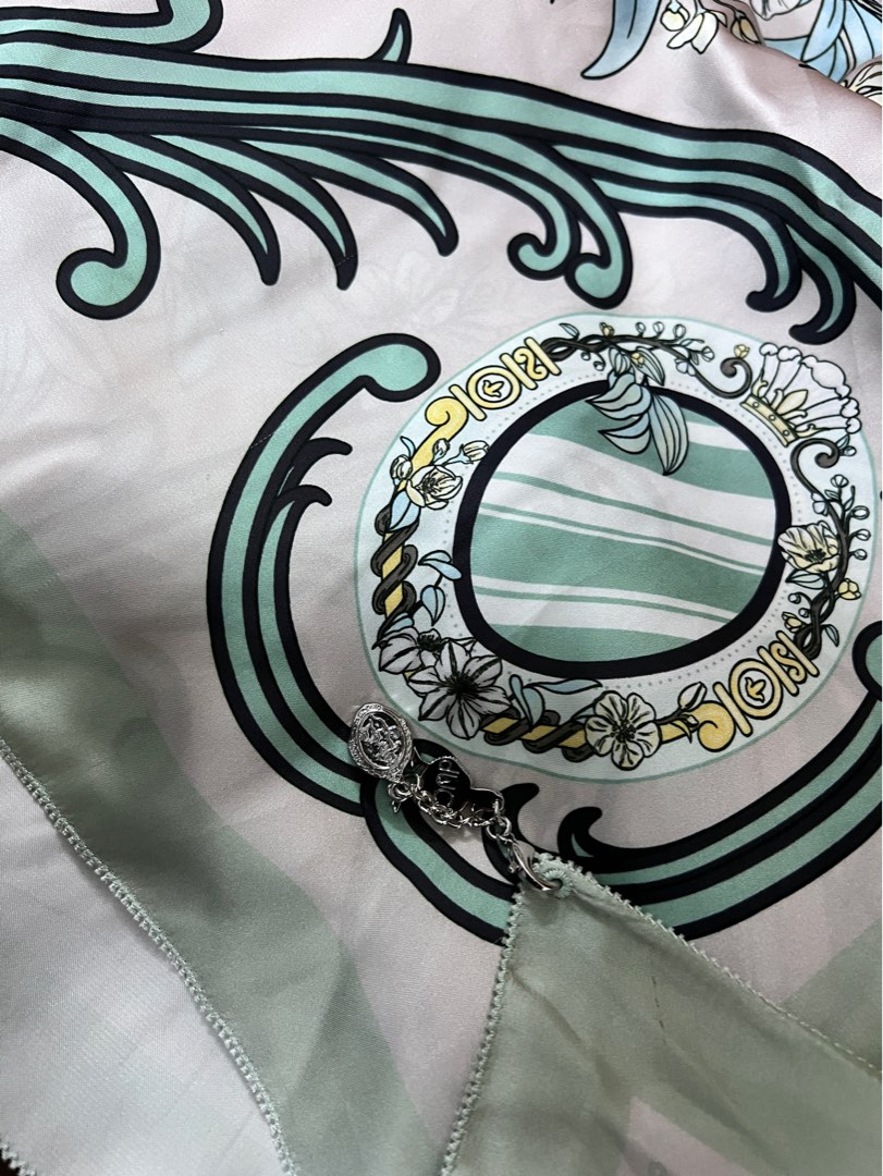 Duck Shawl-Disney, Women's Fashion, Muslimah Fashion, Hijabs on Carousell