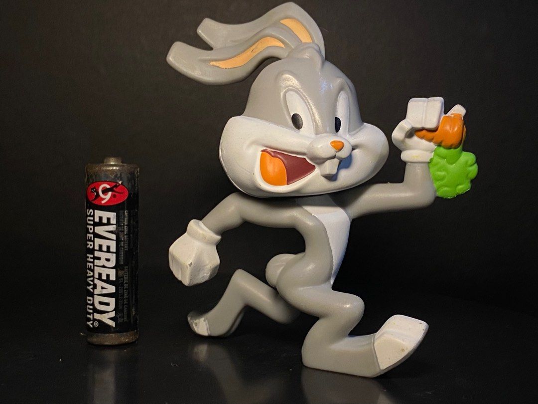 looney tunes characters mcdo toys set tweety bird, bugs bunny etc ...
