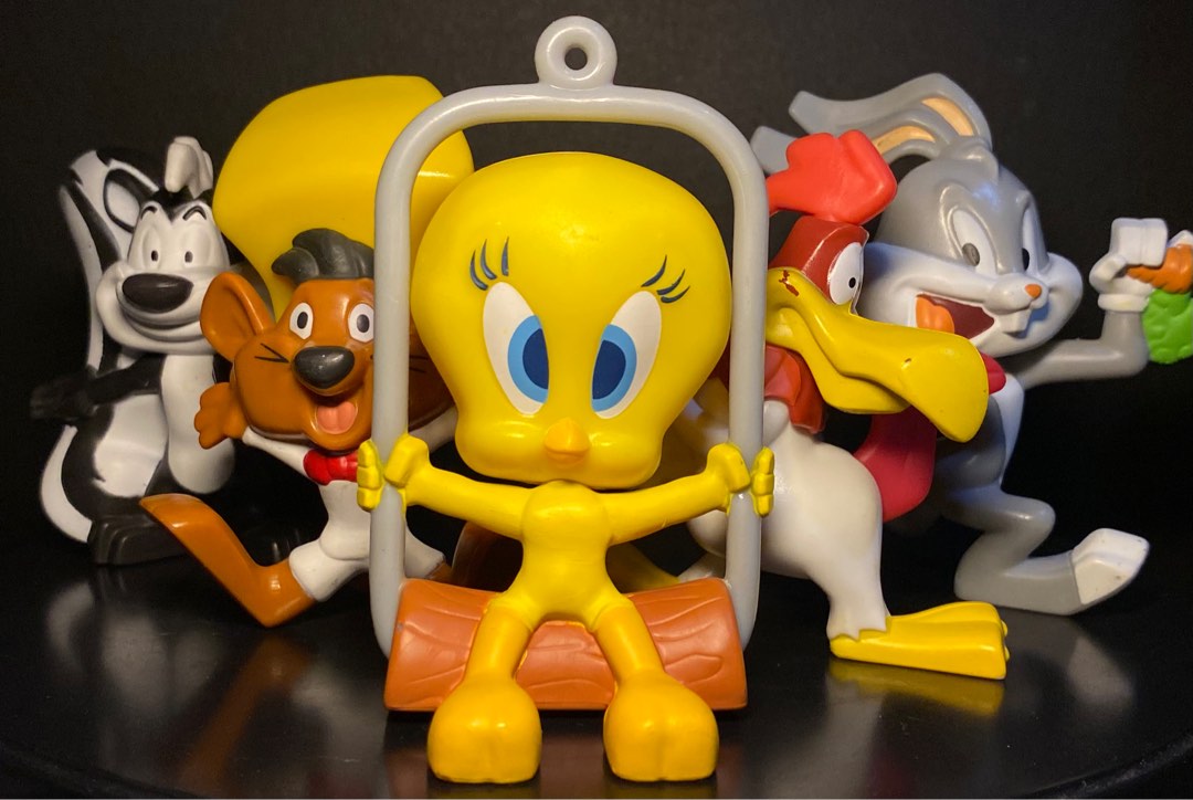 looney tunes characters mcdo toys set tweety bird, bugs bunny etc ...