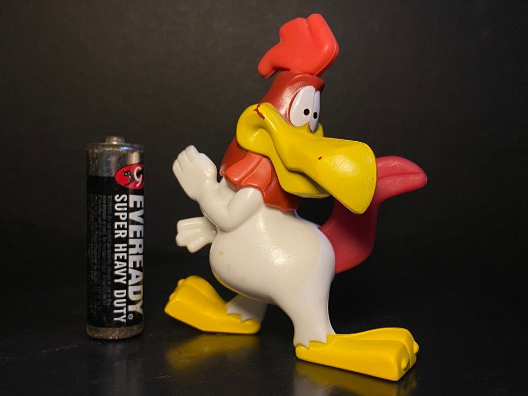 looney tunes characters mcdo toys set tweety bird, bugs bunny etc ...