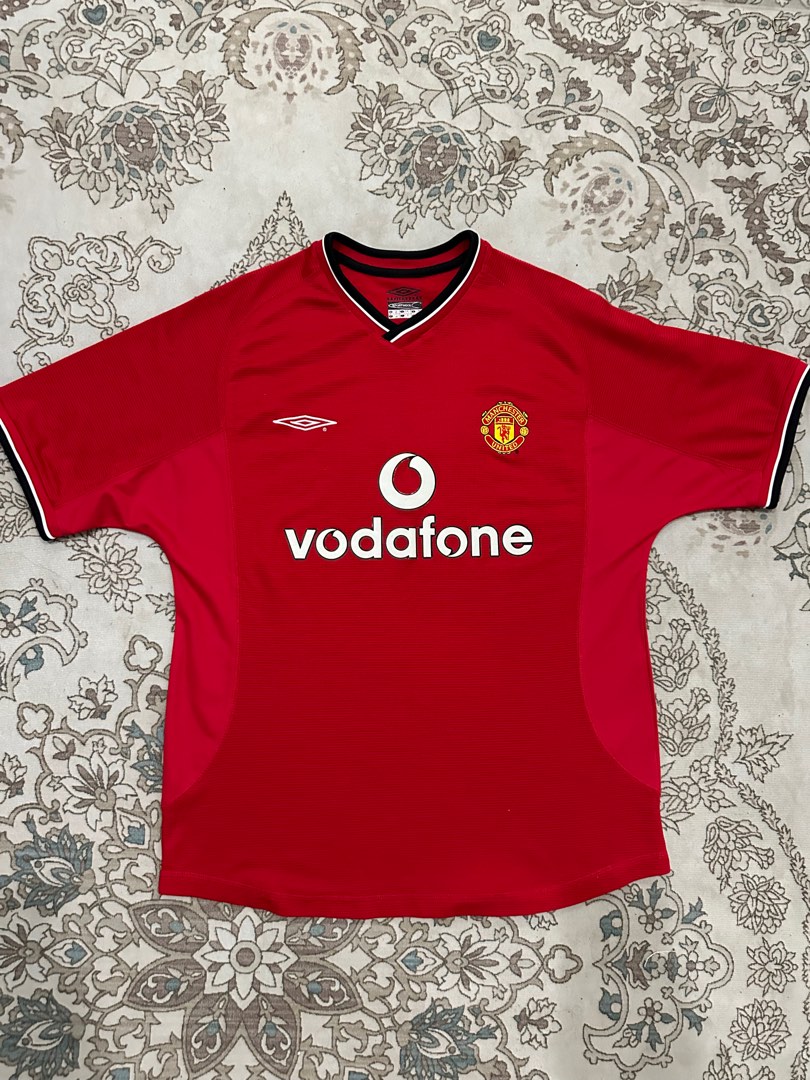 Manchester United 2000, Men's Fashion, Activewear on Carousell