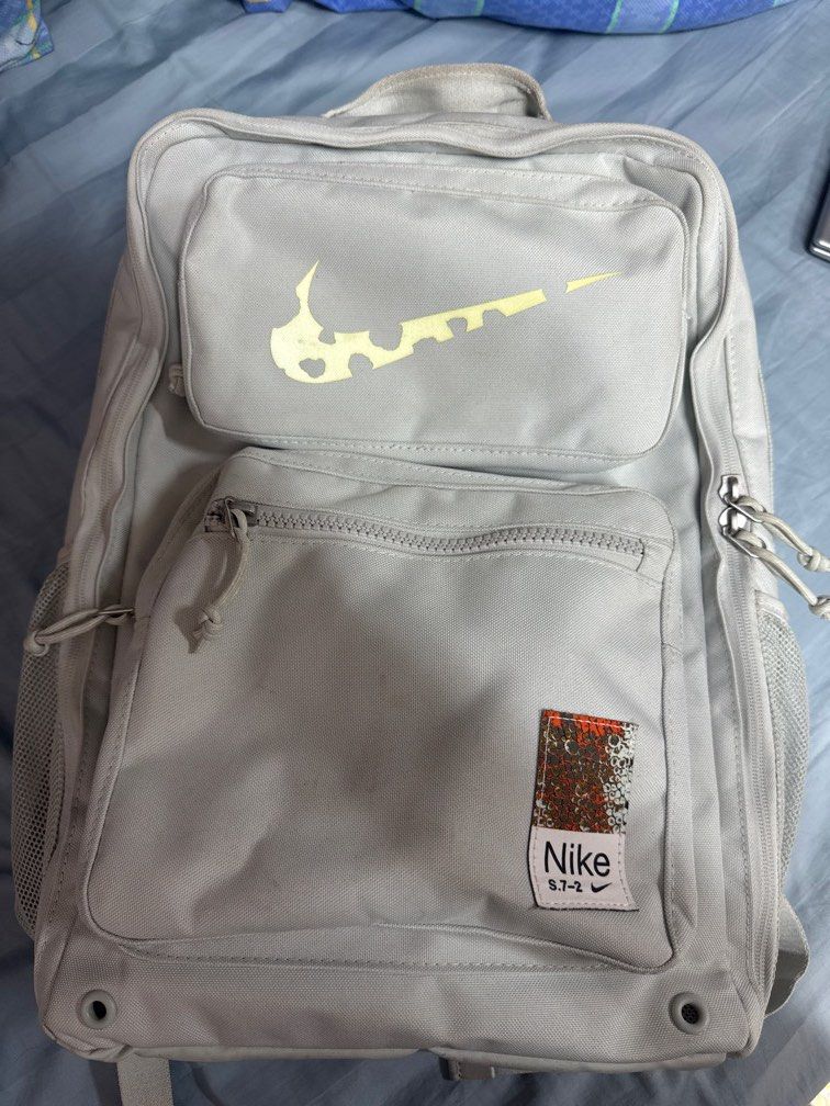 NIKE ELITE UTILITY, Men's Fashion, Bags, Backpacks on Carousell