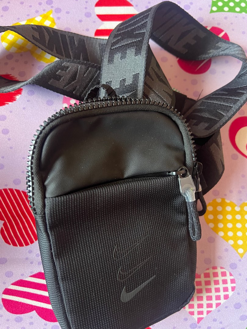 Nike small hip pack orig, Men's Fashion, Bags, Sling Bags on Carousell