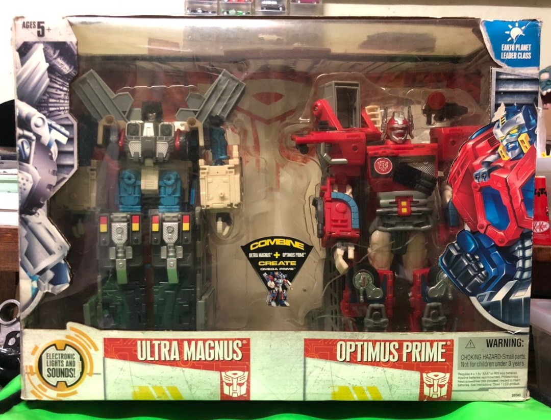 OMEGA PRIME Ultra Magnus + Optimus Prime Transformers Robots In ...