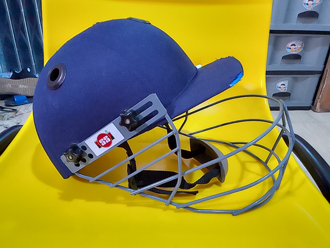 SS Cricket Matrix Cricket Helmet With Track Junior, Olah Raga, Perlengkapan Olahraga Lainnya di ...