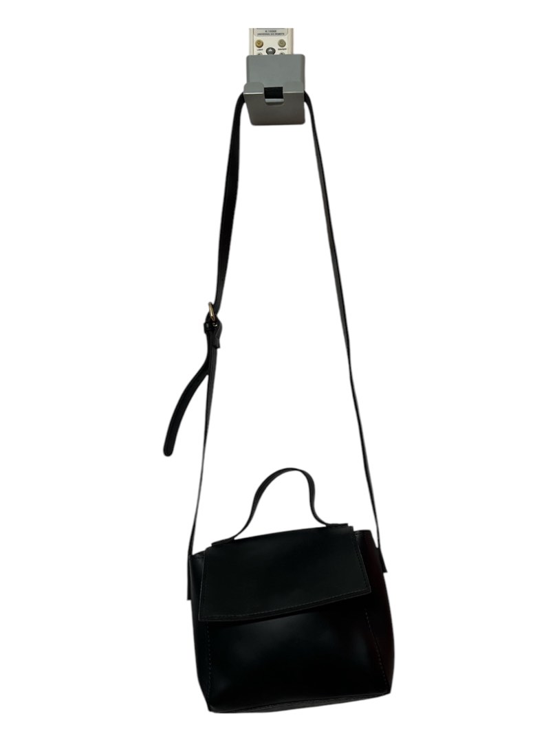 Tas hitam miniso, Fesyen Wanita, Tas & Dompet di Carousell