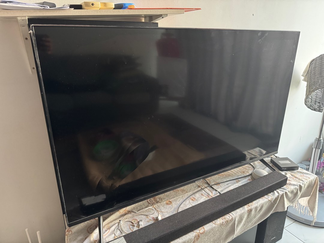 TV samsung 50inci rosak - screen pecah, TV & Home Appliances, TV ...