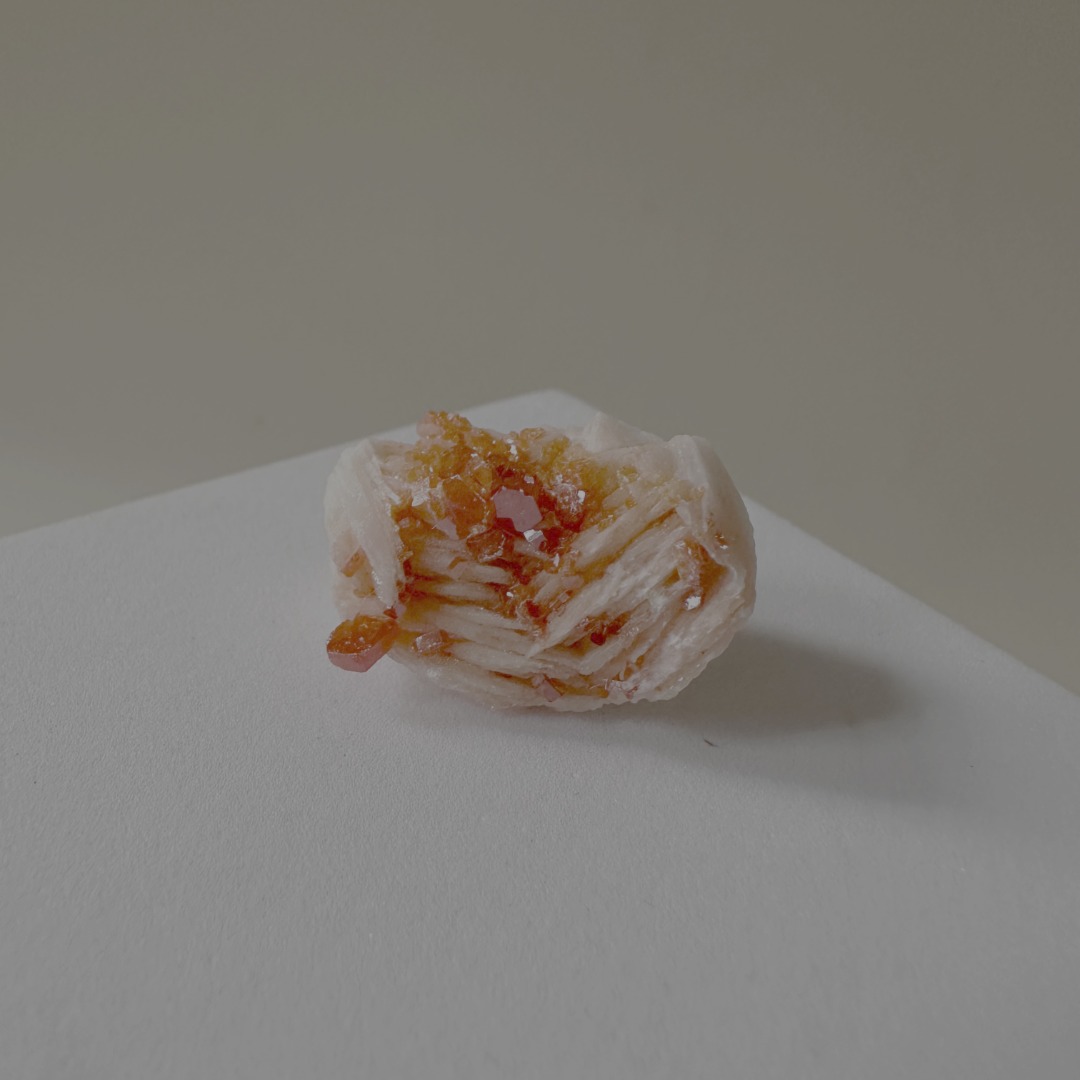 Vanadinite layered | Stone of endurance, creativity, and grounding ...