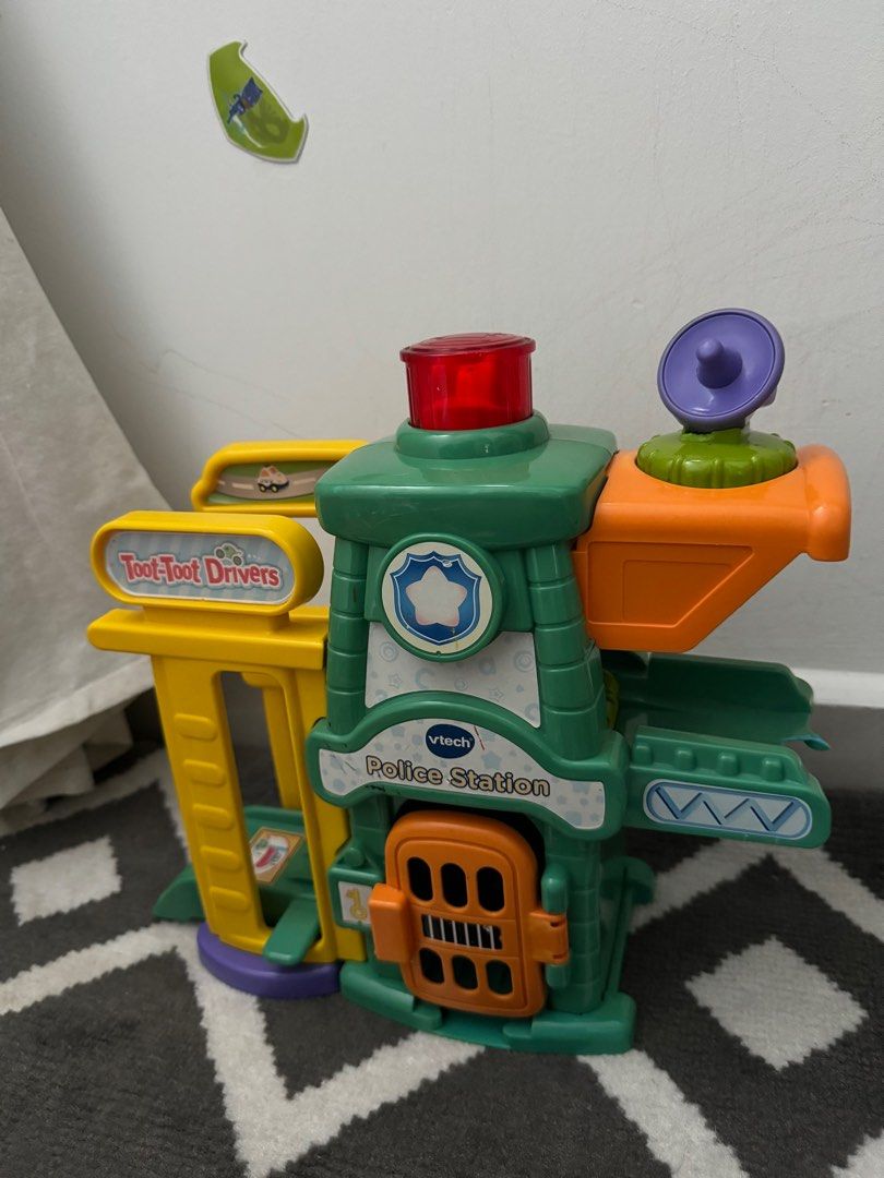 Vtech police station, Hobbies & Toys, Toys & Games on Carousell