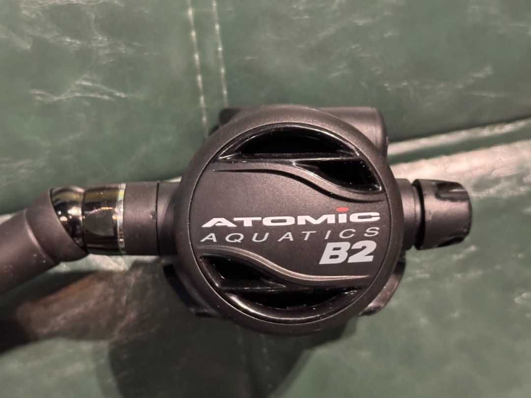 桃園店 ATOMIC B2 調節器組 B2 備二 二用錶 99% 近全新 2年保固 萬向接頭, 體育器材, 其他運動配件在旋轉拍賣