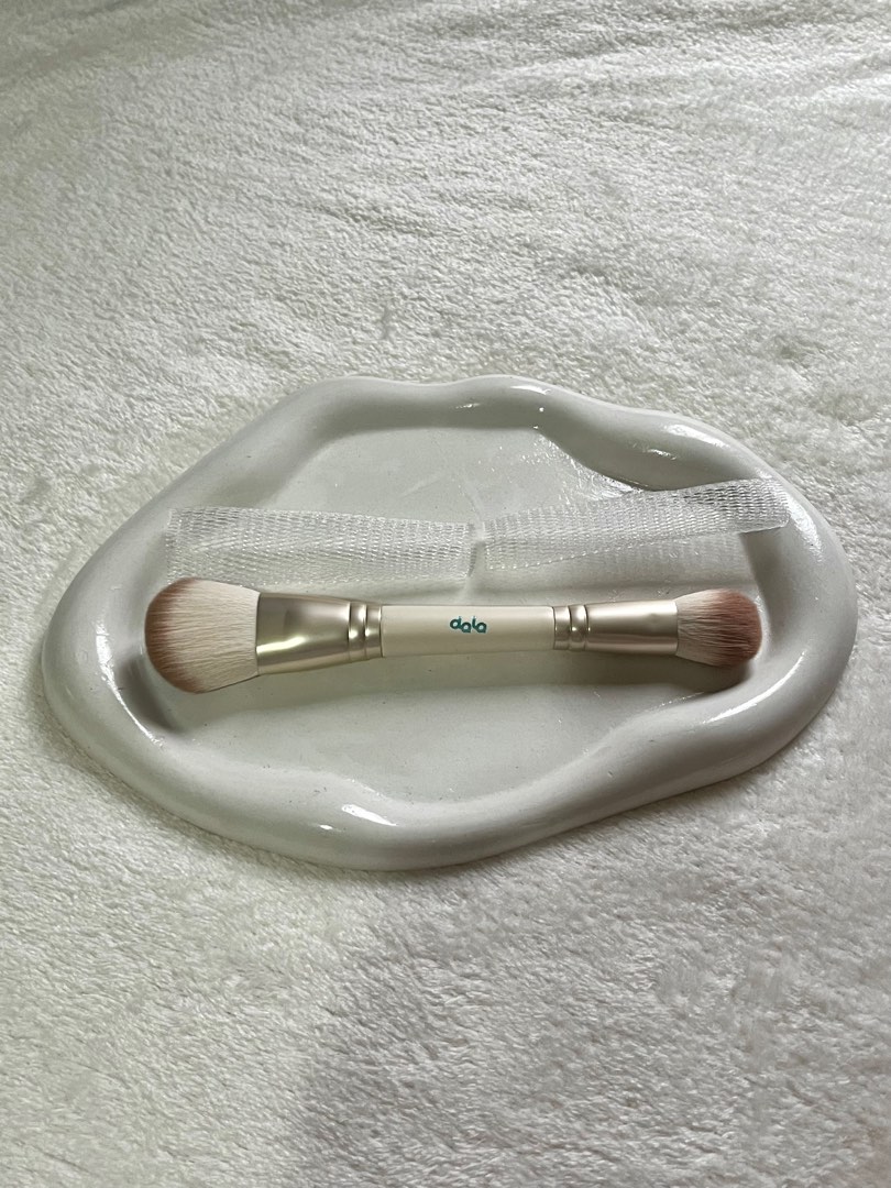 Dala Makeup Brush T01 Base & Blending, Women's Fashion, Jewelry ...