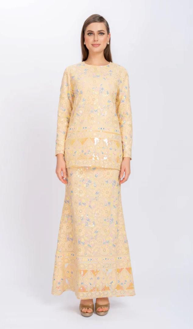 LARNEY Glory Kurung in Cream, Women's Fashion, Muslimah Fashion, Baju ...