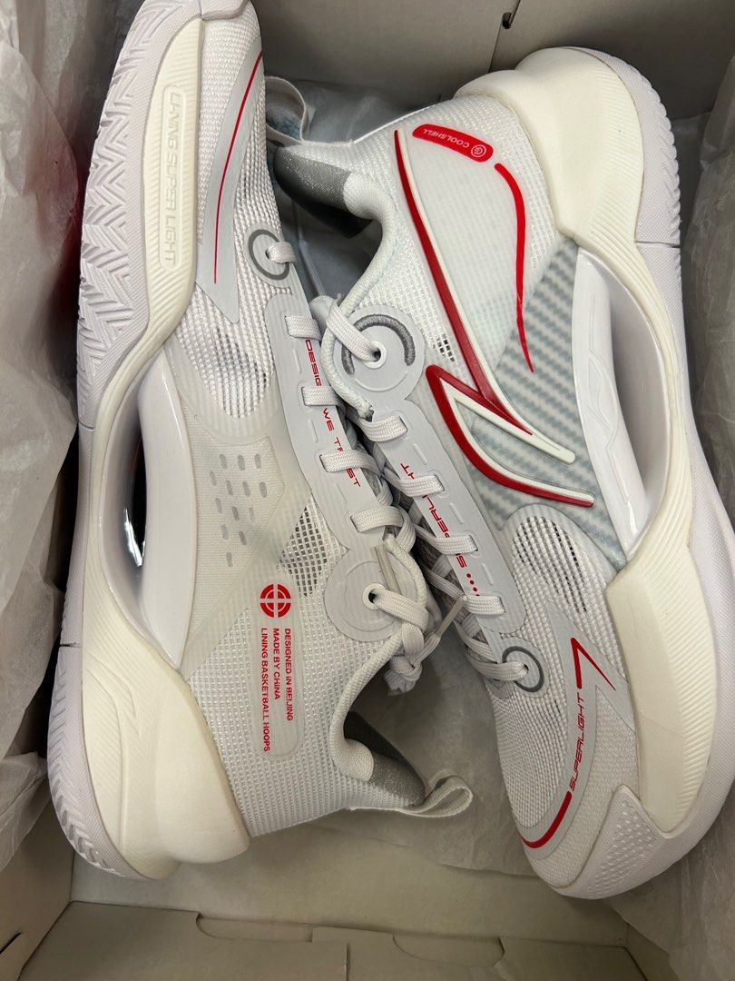 LiNing李寧 超輕 V2 元年白 䨻科技 低幫 籃球鞋 白, 男裝, 鞋, 波鞋 - Carousell