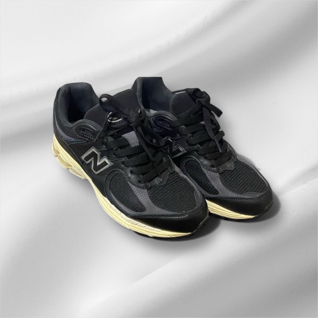 New Balance 2002R original, Fesyen Pria, Sepatu , Sneakers di Carousell