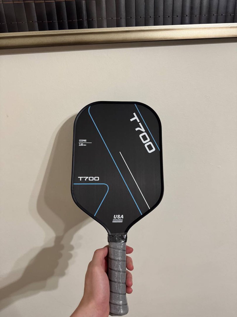 Pickleball T700 Carbon Fiber pickleball Paddle. x1 Comes with free grip and cover, Sports ...