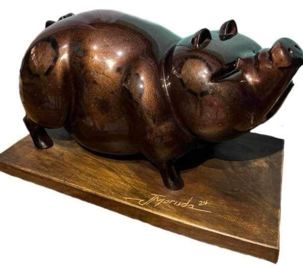 Pig sculpture by Jerry Morada, Hobbies & Toys, Memorabilia ...