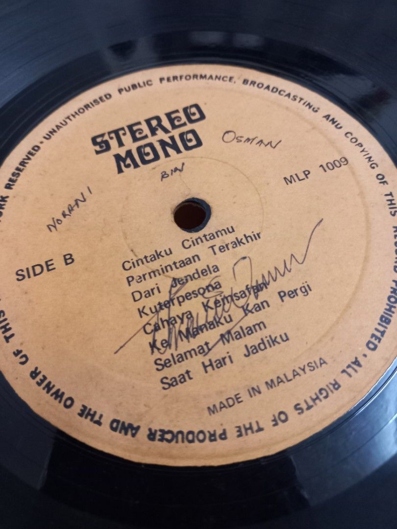 Piring hitam /Vinyl Lagu melayu, Hobbies & Toys, Collectibles ...