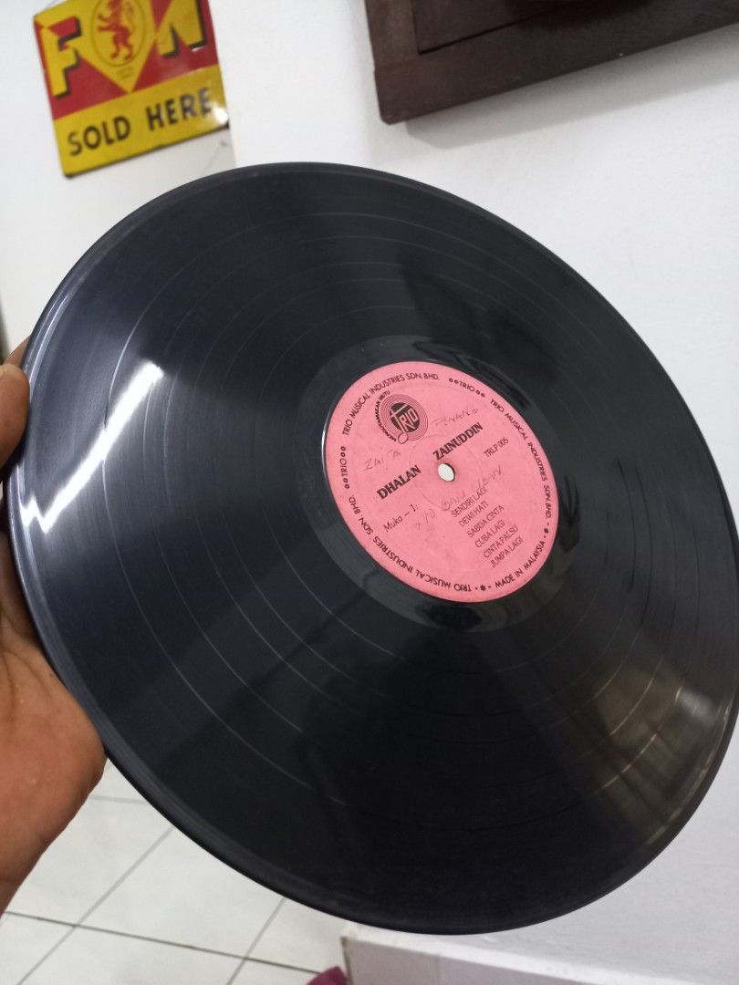 Piring hitam /Vinyl Lagu melayu, Hobbies & Toys, Collectibles ...