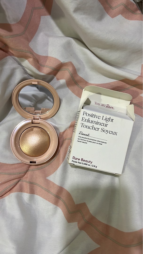 RARE BEAUTY powder highlighter (FLAUNT), Beauty & Personal Care, Face ...