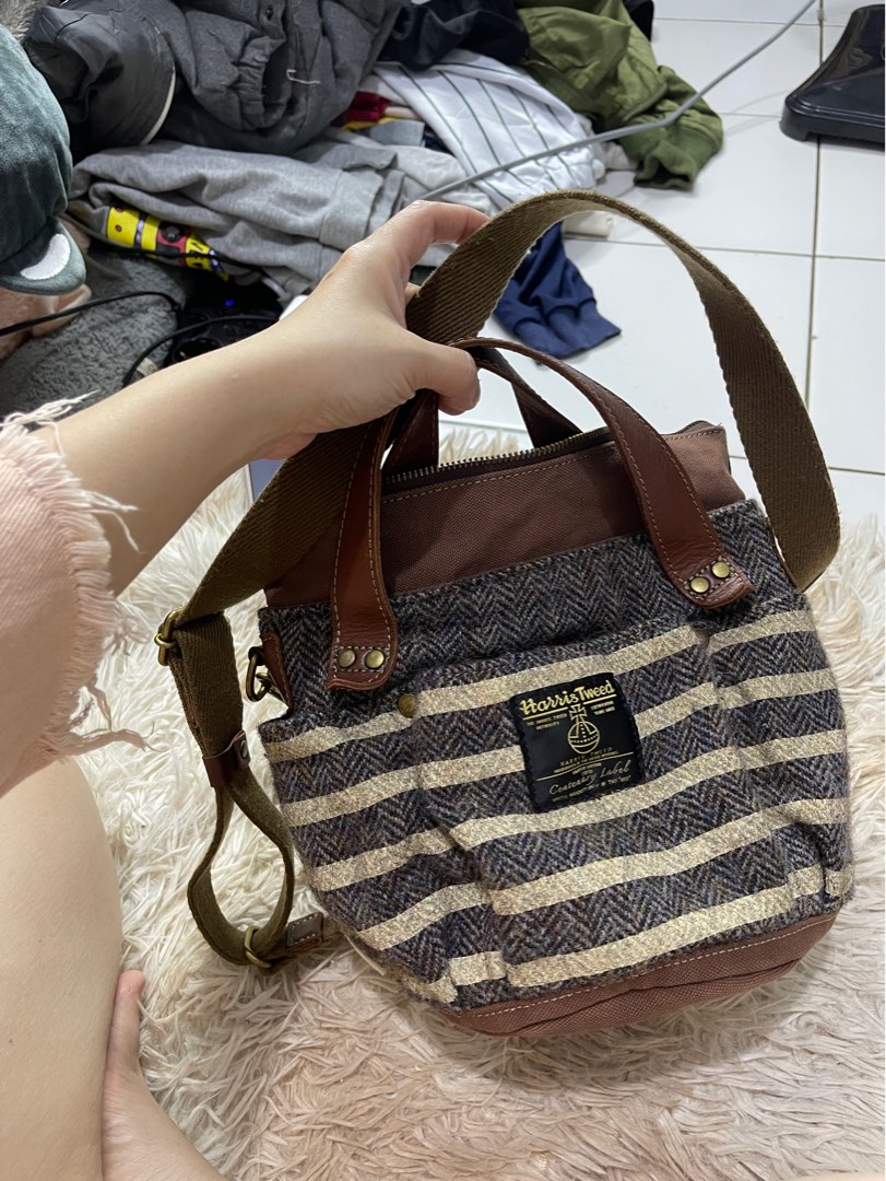 tas sling tweed mix kulit brand harris tweed, Fesyen Wanita, Tas ...