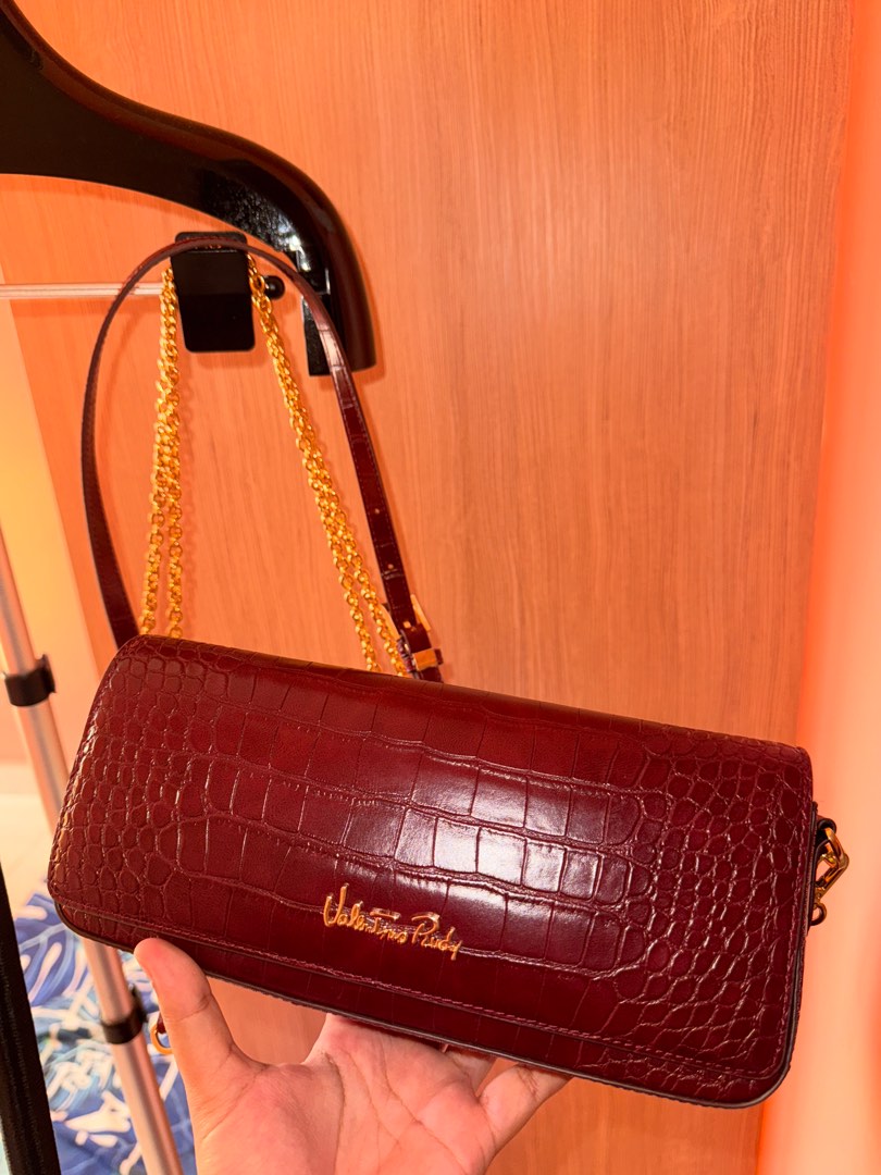 Valentino Rudy Crossbody, Women's Fashion, Bags & Wallets, Cross-body ...