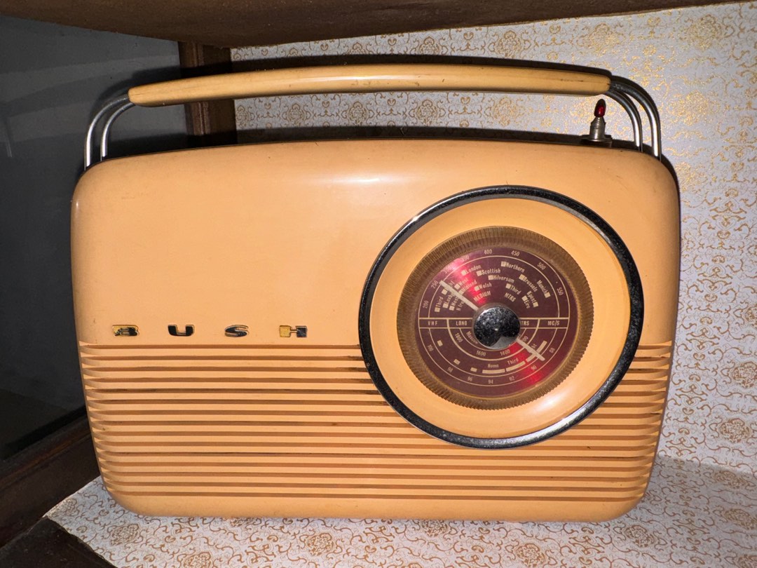 ANTIQUE BUSH RADIO, Hobbies & Toys, Collectibles & Memorabilia, Vintage ...
