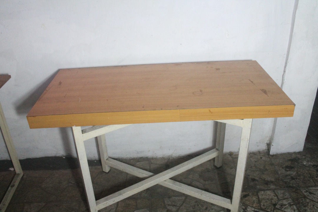 Di jual Meja rangka besi holo, Serba Serbi, Others di Carousell