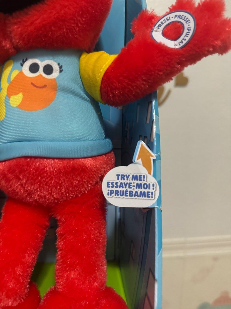 Elmo sing along, Hobbies & Toys, Toys & Games on Carousell