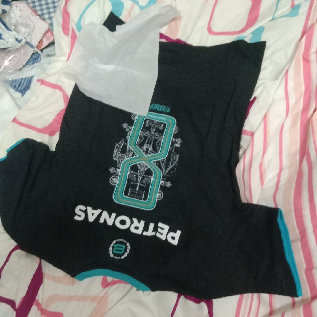 FAN WEAR COLLECTTOR'S EDITION PETRONAS ORIGINAL MERCHANDISE BY PRYSM ...