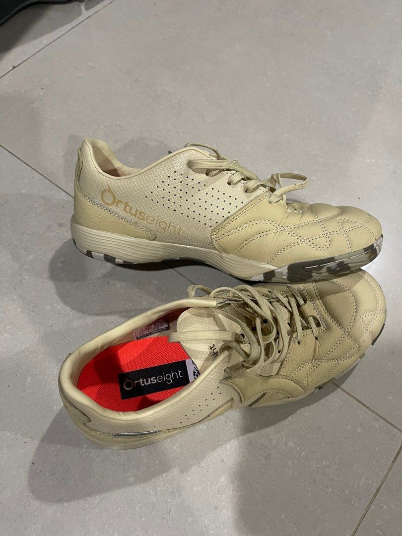 Kasut futsal Ortuseight, Men's Fashion, Footwear, Boots on Carousell