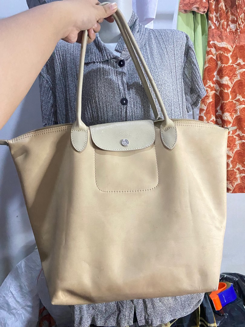 longchamp dapet dari ball italy, Fesyen Wanita, Tas & Dompet di Carousell