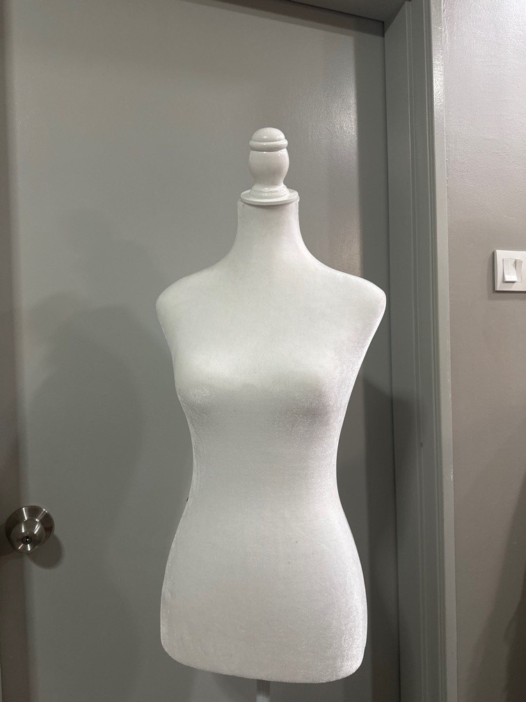 Mannequin/Patung Baju/Patung Display, Furniture & Home Living ...